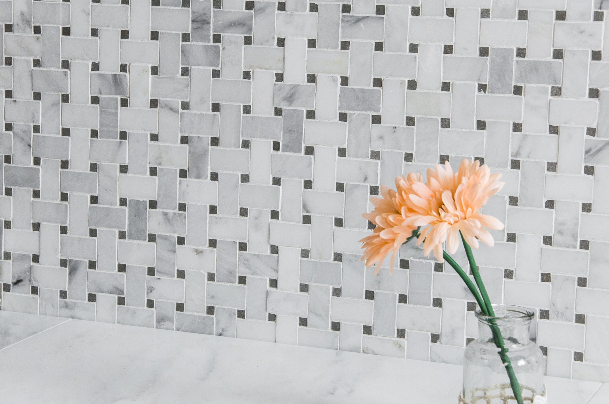 White and Gray Basketweave Tile in Carrara Venato and Lady Gray Marble