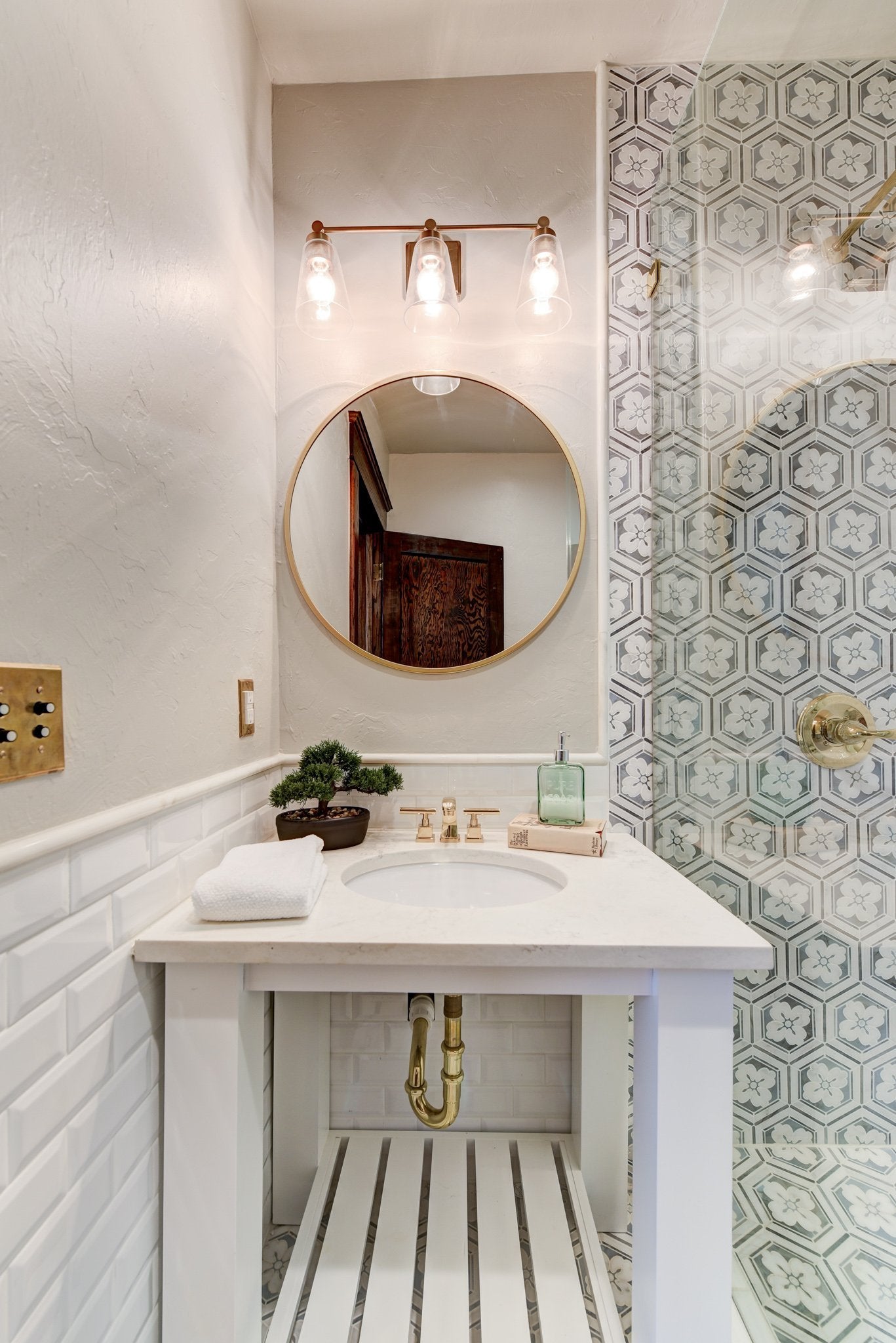 Flower Hexagon Waterjet Mosaic Blue Marble - Shell - Statuary TileBuys